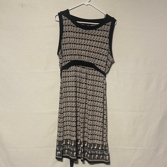 212 Collection | Dresses | 22 Collection Black And Cream Geometric Midi ...